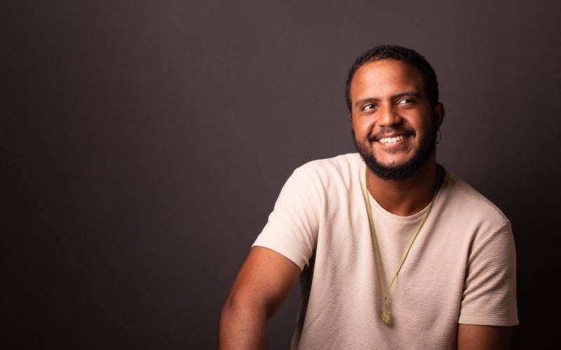 Lizandro: poeta e slammer de Santa Cruz dos Milagres – Geleia Total
